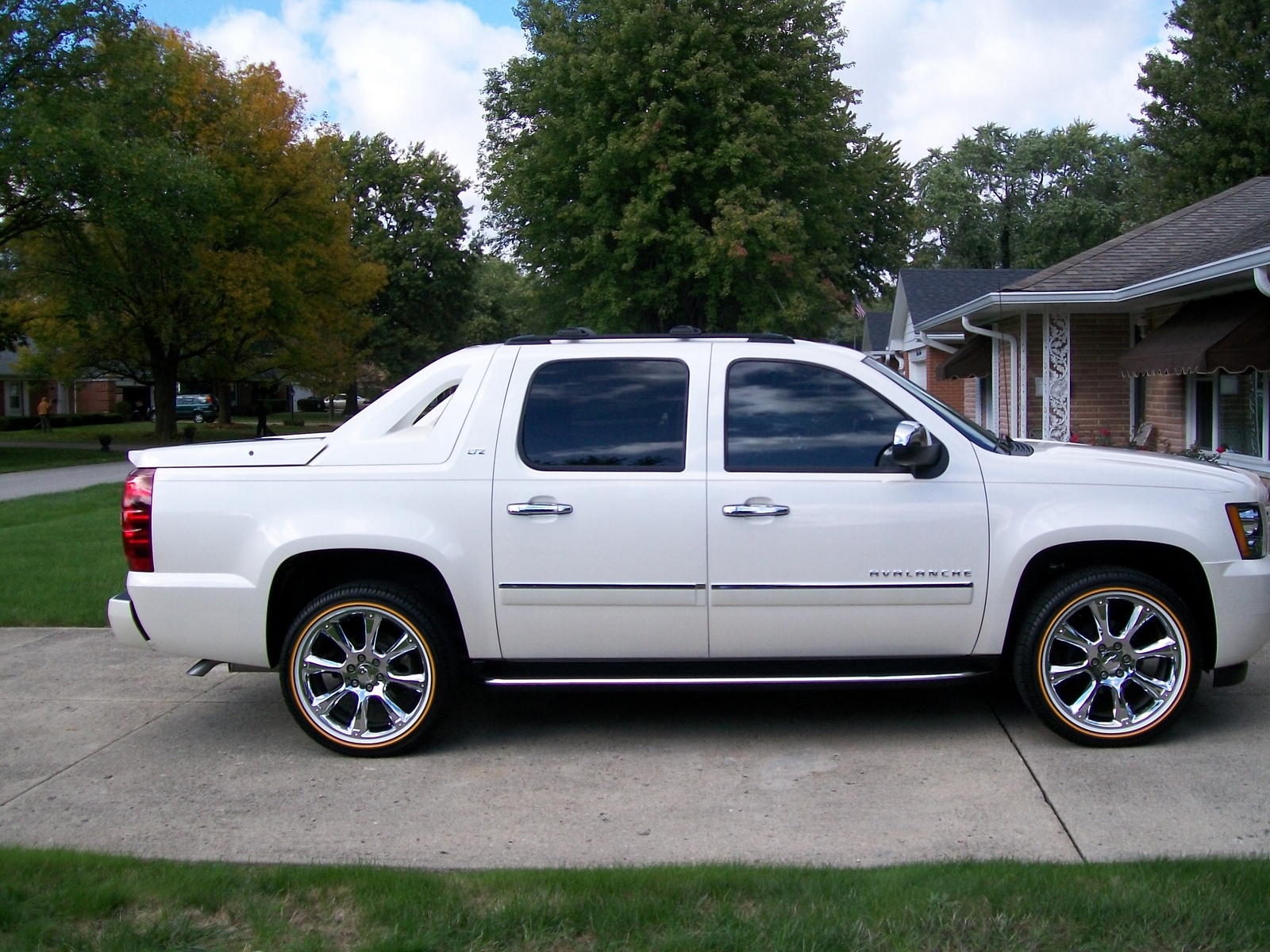 2012 Chevrolet Avalanche Exterior Pictures Cargurus