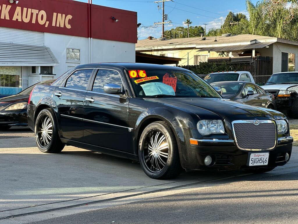 New Chrysler 300 On 26 Inch Rims