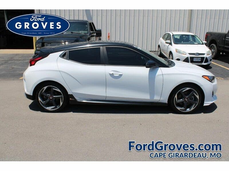 Hyundai Veloster White Black Rims