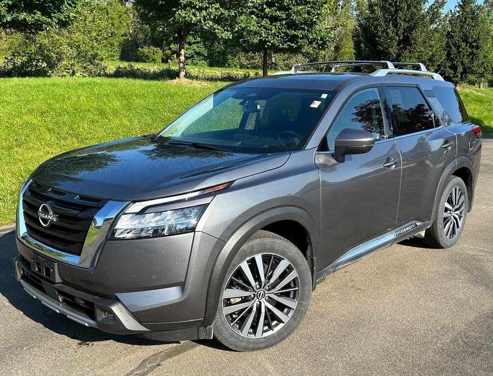 Gun Metal Nissan Pathfinder 2022
