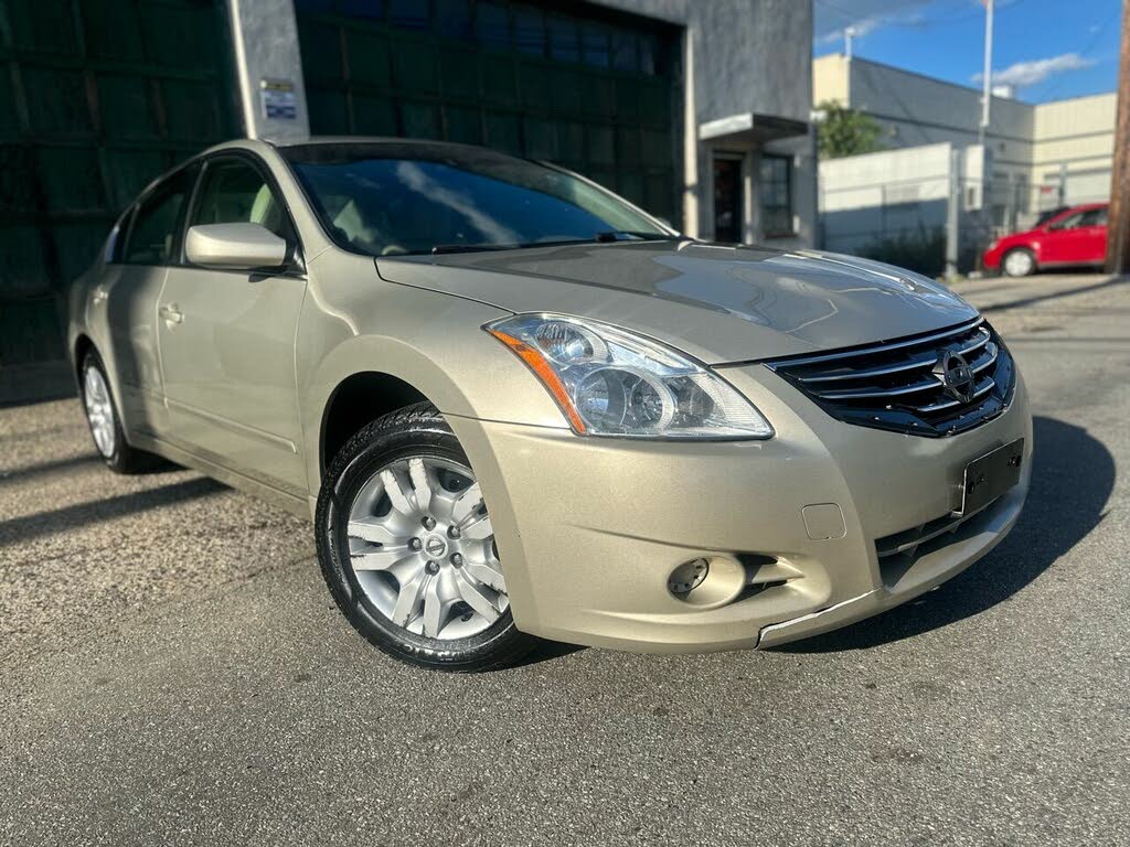 Nissan Altima 2010 Gold