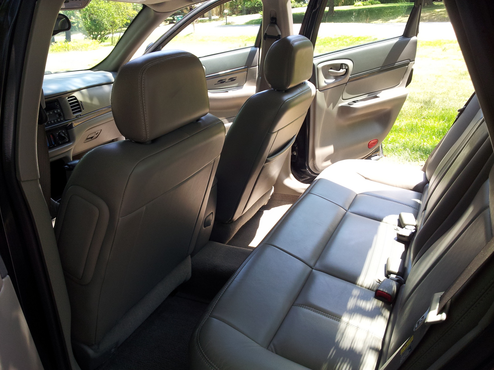 2004 Chevy Impala Interior
