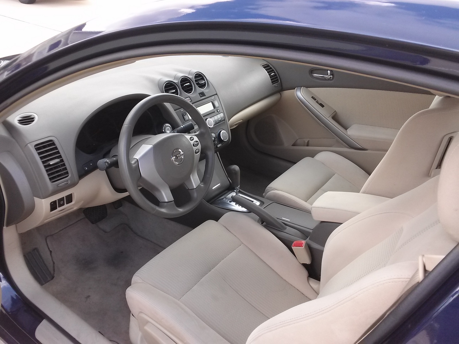 Nissan Altima 2010 Interior
