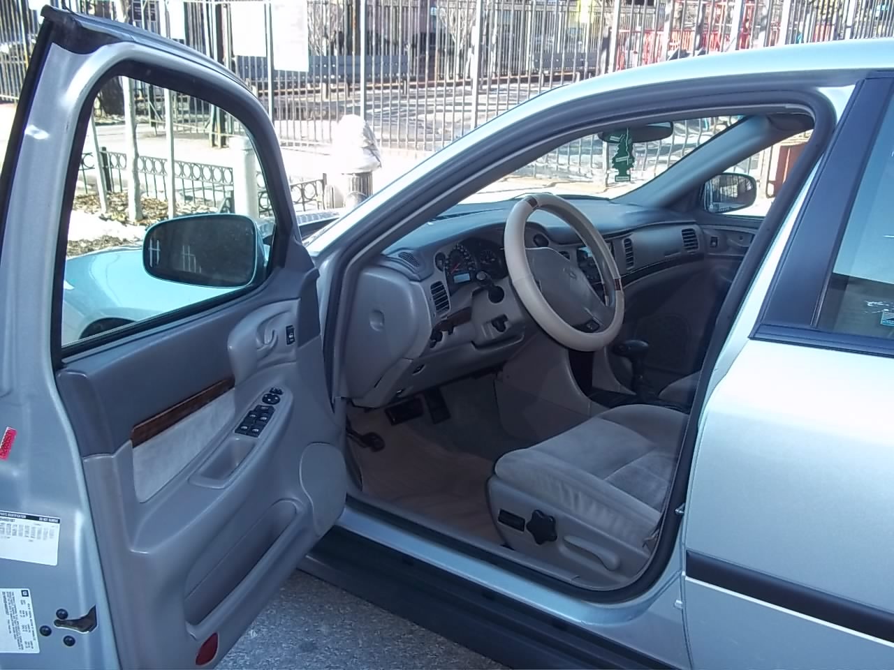 2004 Chevy Impala Interior